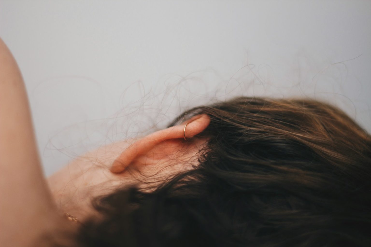 Sifflement oreille gauche : signification et causes - Dr Pierre ...